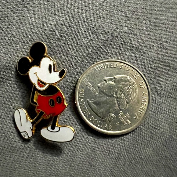 Disney | Jewelry | Vintage Mickey Mouse Pin | Poshmark